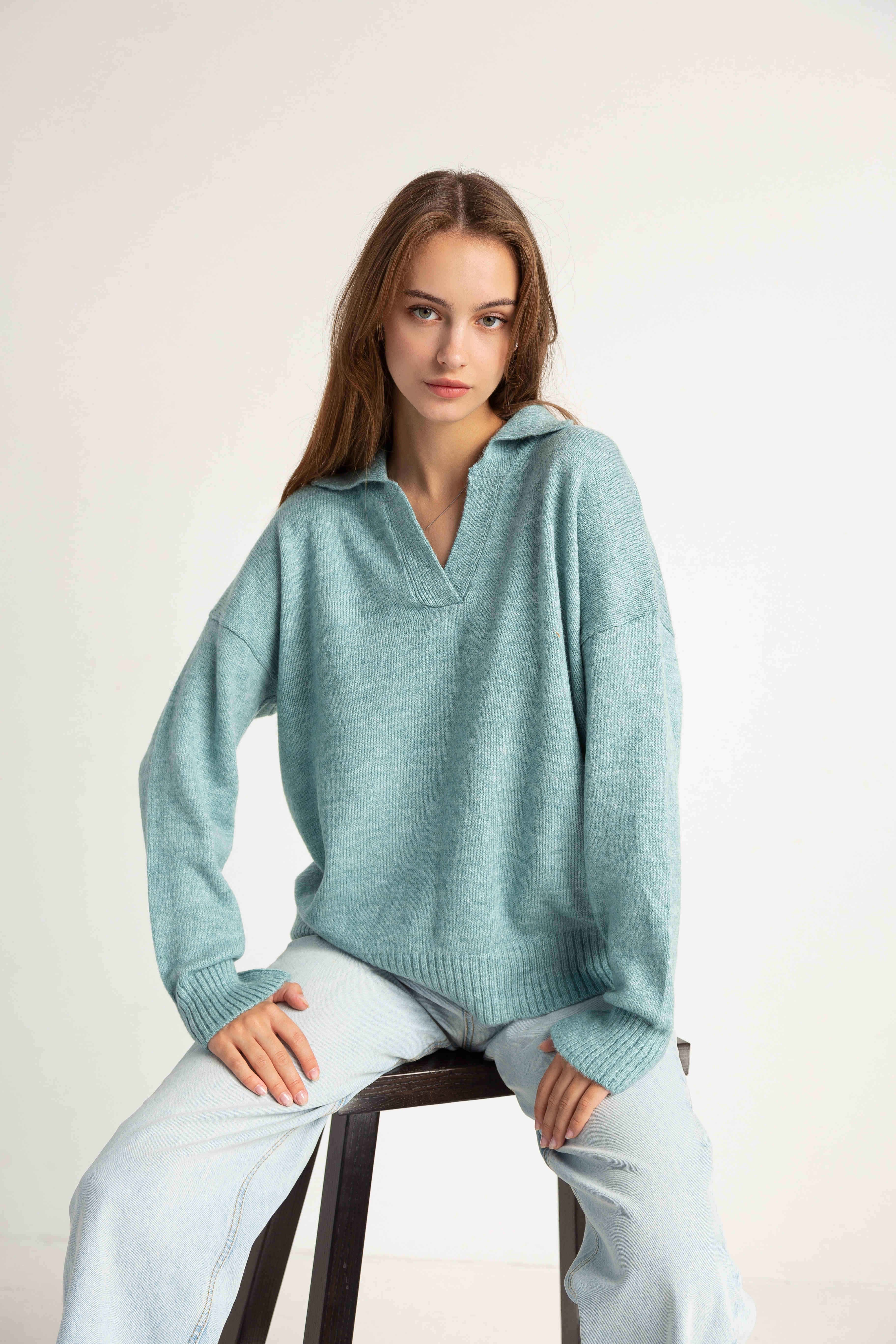 Светр трикотажний oversize з вирізом однотонний KOF-3252 купити в інтернет-магазині Famo.ua